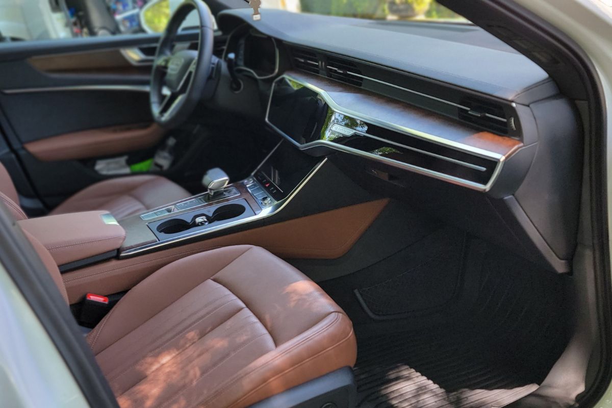 What does a basic interior detail include? - Liquid Art Detailing